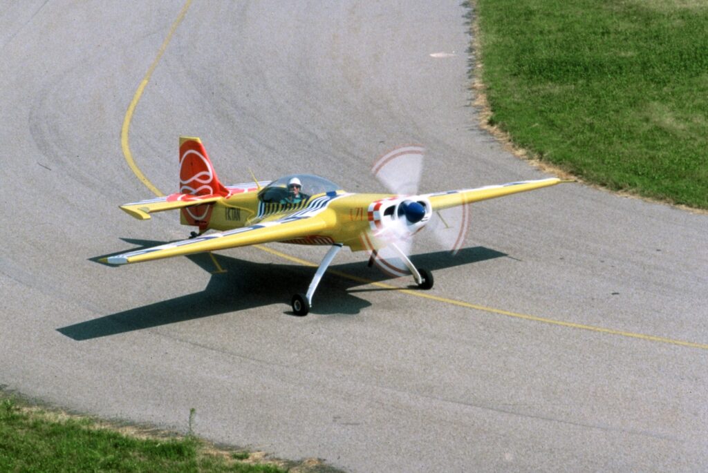 2020-PV02-P50-Katana • Piloot & Vliegtuig